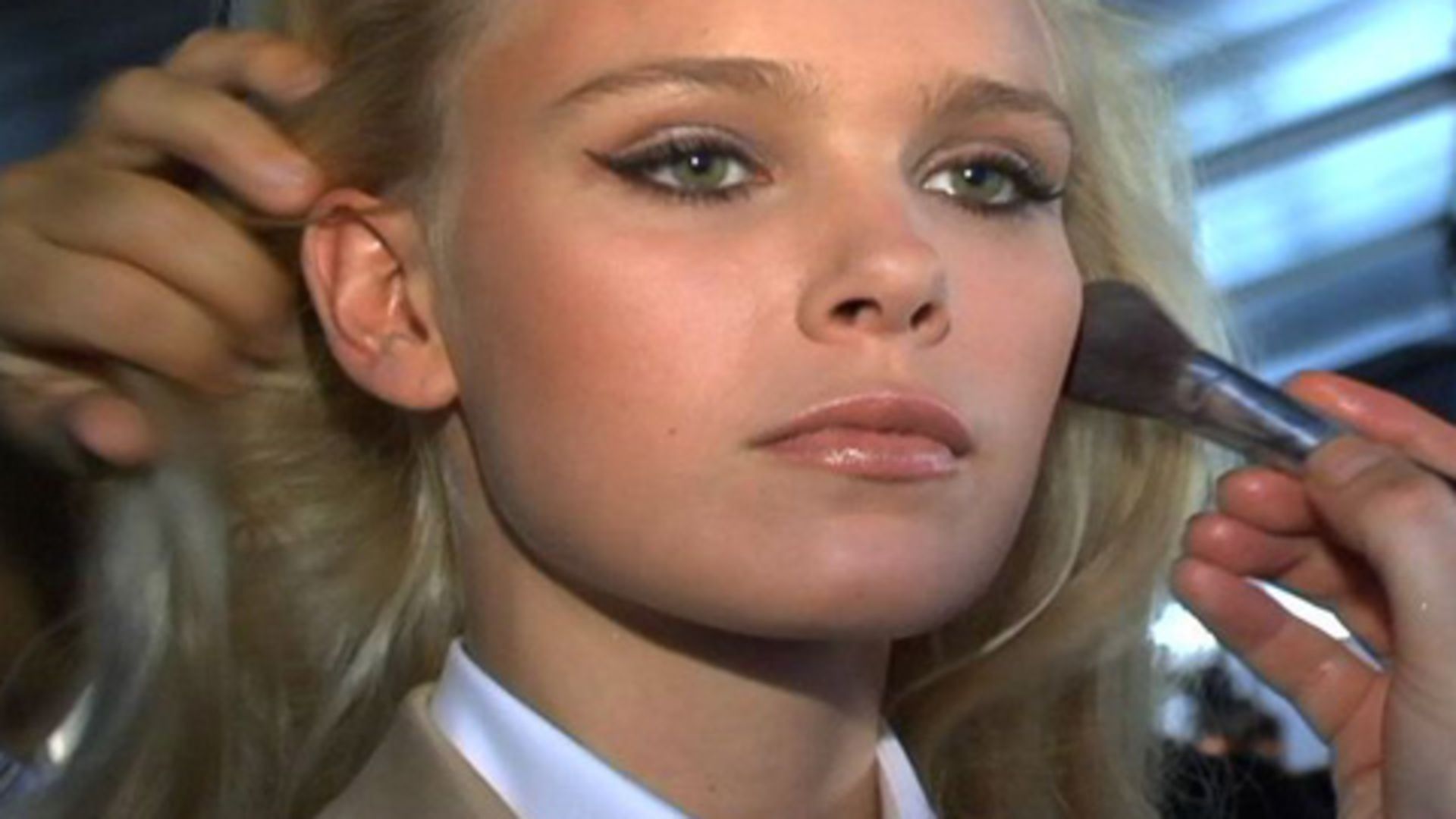 Watch Allure Backstage Beauty: Contoured Cheeks, Spring 2007 | Allure ...