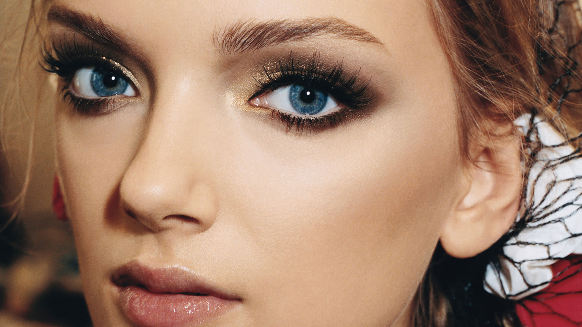 Watch Allure Backstage Beauty: Full Lashes, Spring 2007 | Allure ...