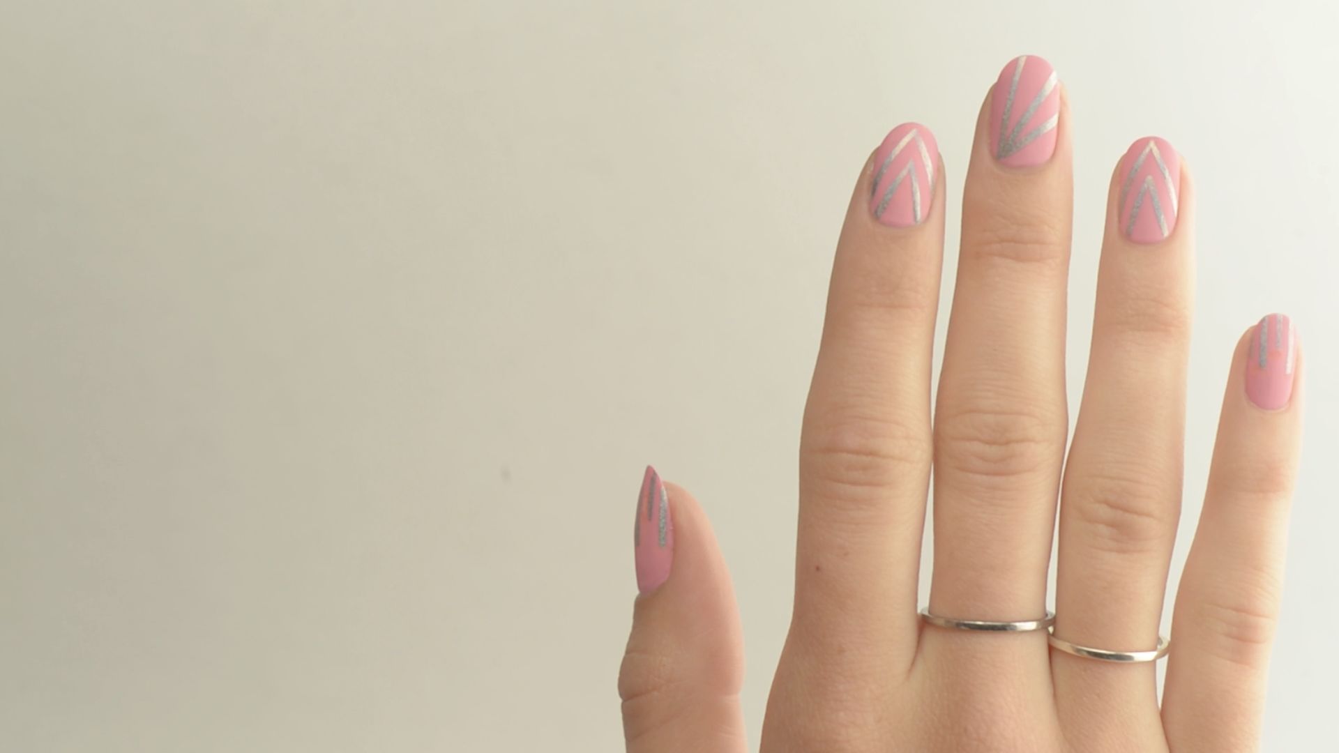 Watch Draw Straight Lines on Nails Without It Looking Like a Mess ...