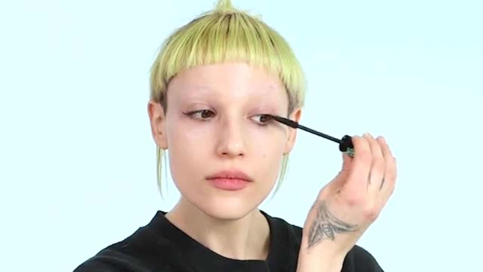 Watch How to Fake a Cat Eye In 5 Seconds | Allure