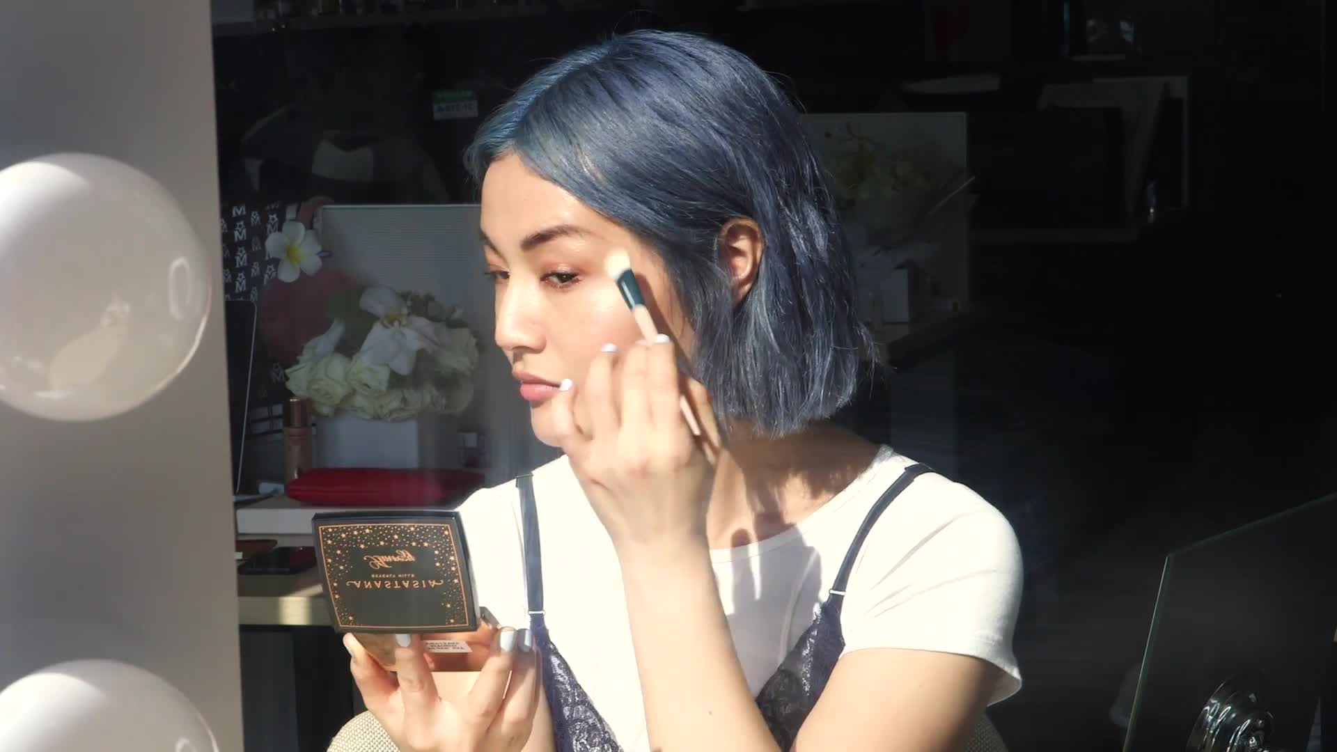 Watch How To Master The New Flare Highlight Technique Allure