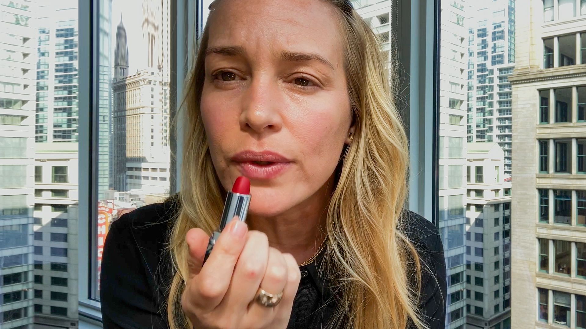 Watch Piper Perabo's Minimal 10 Minute Beauty Routine | 10 Minute ...