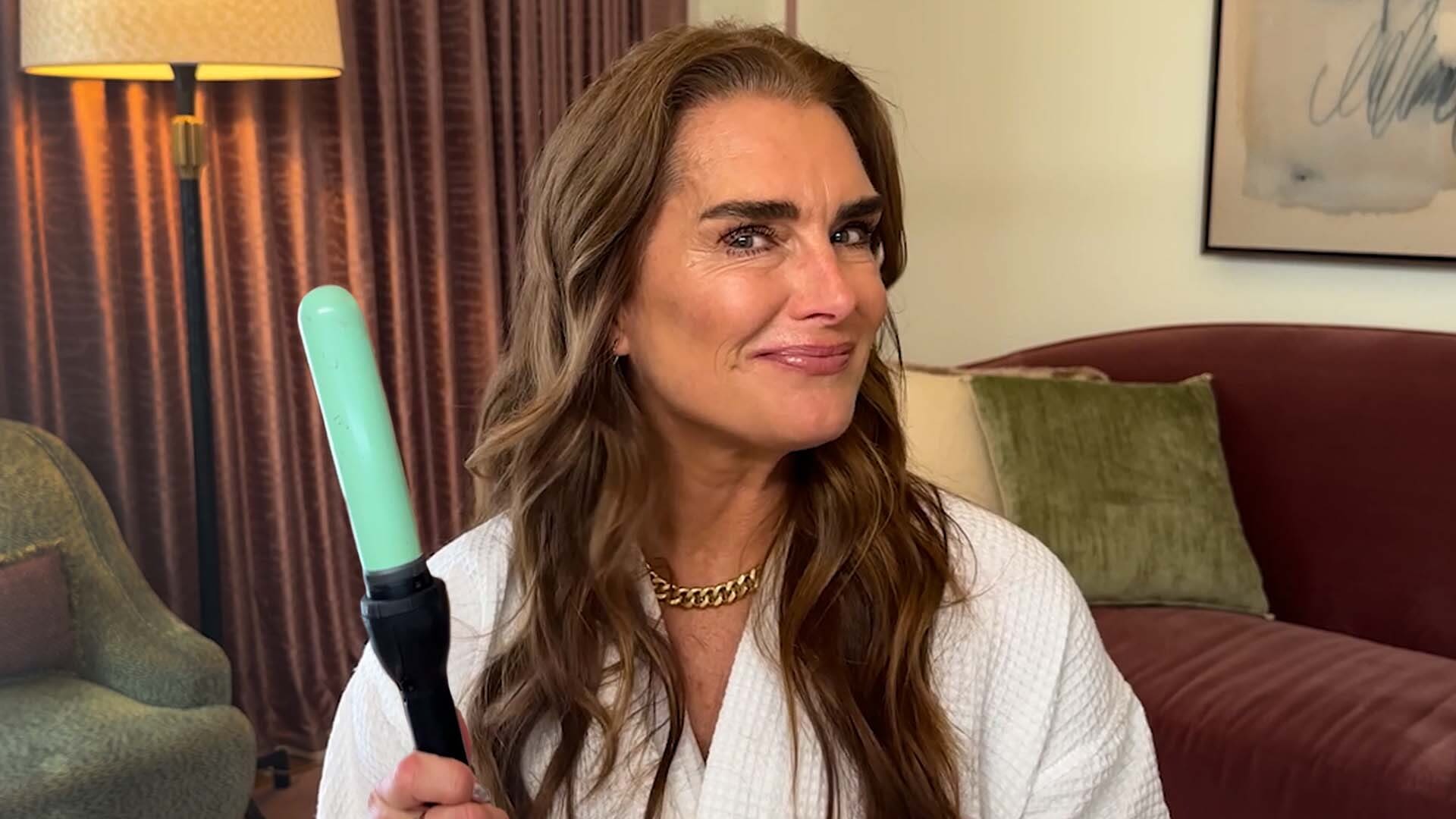 Watch Brooke Shields' 10-Minute Routine for Hair Care Over 40 and Beachy Waves | 10 Minute ...
