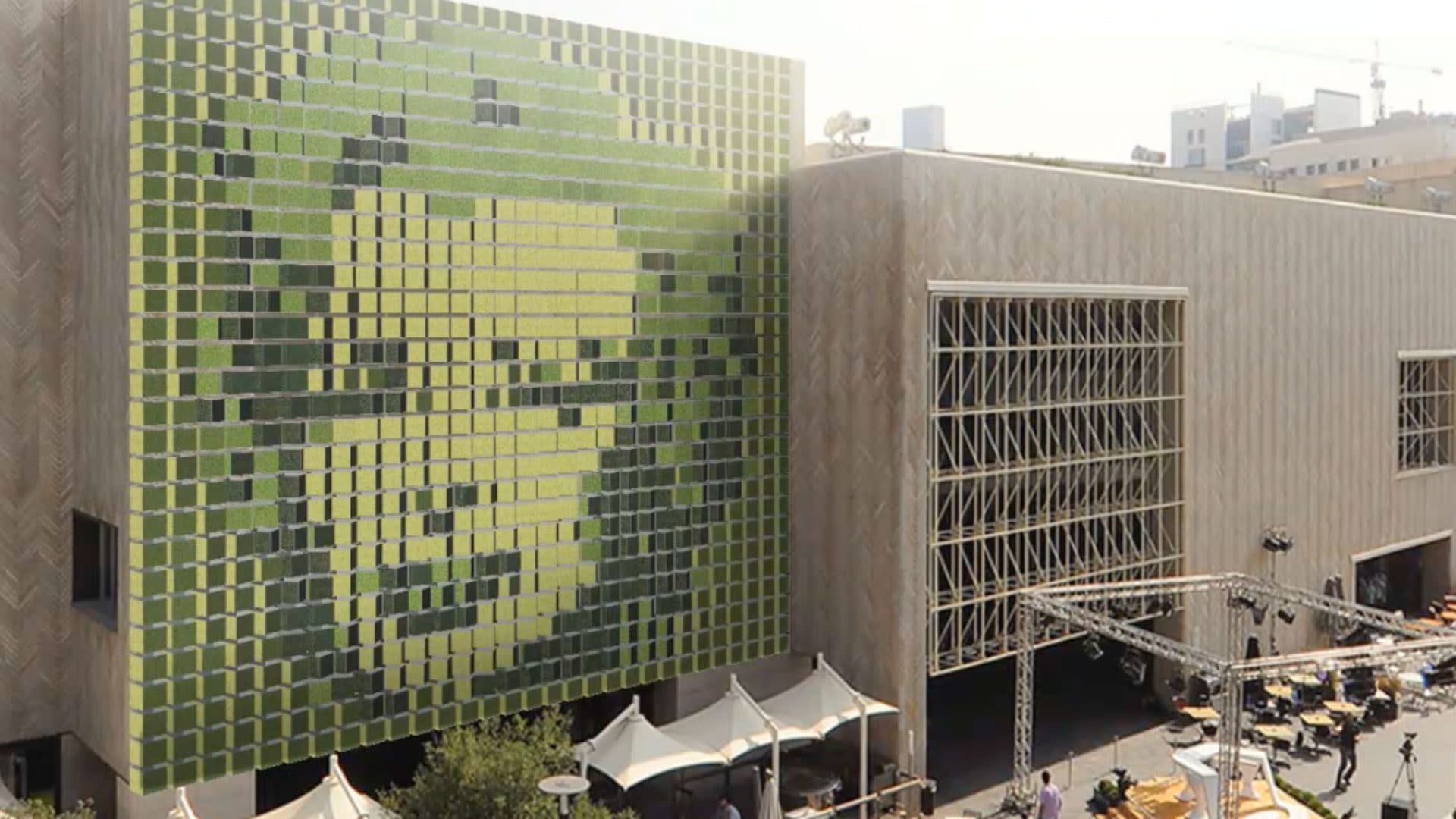 Watch This Smart Plant Wall Turns Bland Building Facades Into Green Art ...