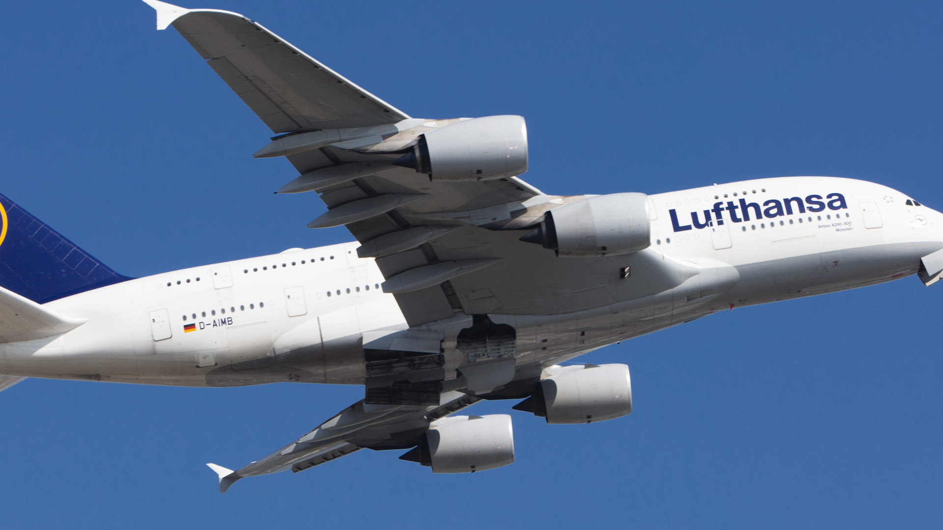 Watch The 6 Most Luxurious First Class Flights | Architectural Digest