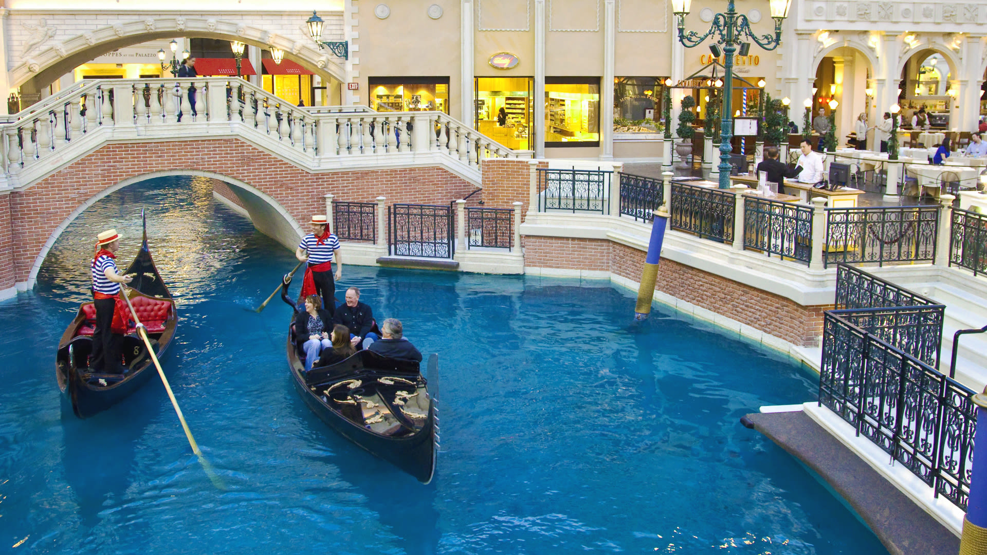 Watch The 8 Most Impressive Shopping Malls in the World | Architectural ...