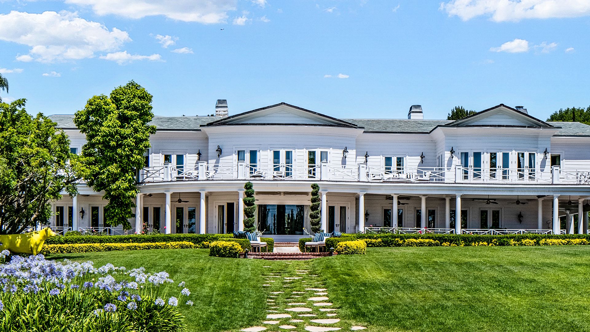 Watch Inside An $85M Estate With A Two-Story Swarovski Chandelier | On ...