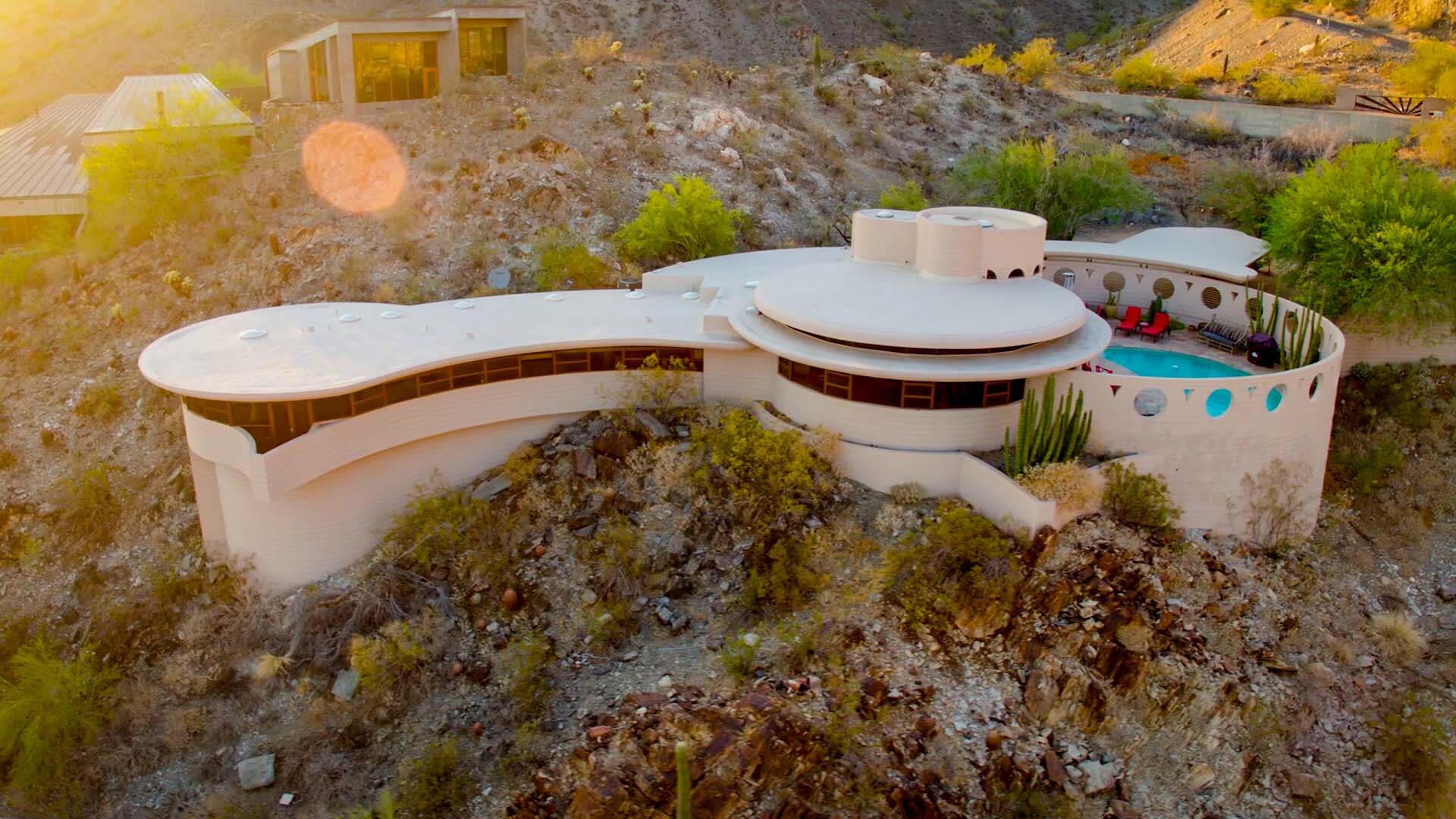 Watch Inside The $8M Circular Sun House By Frank Lloyd Wright | On the ...