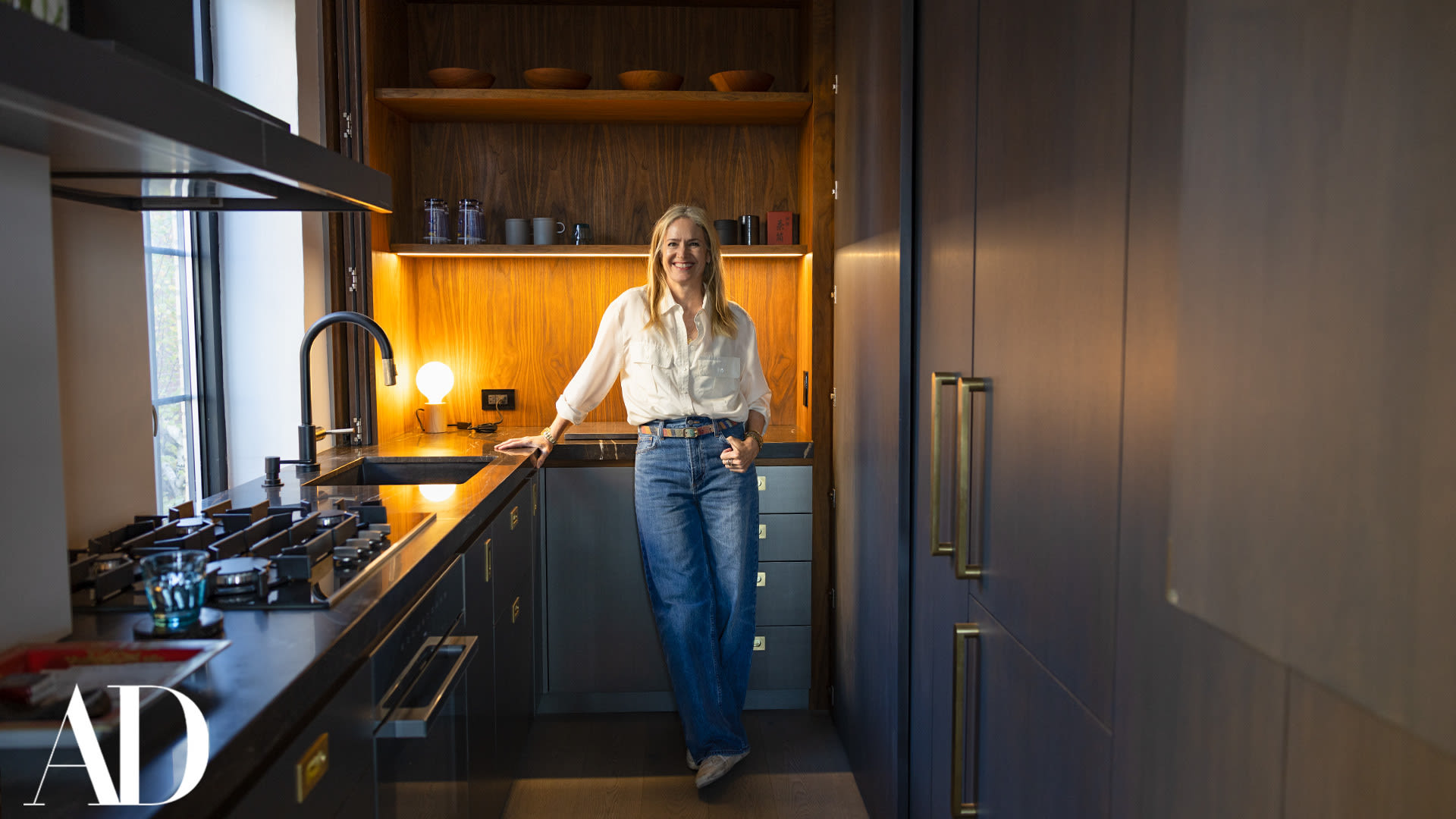 Watch How an Architect Optimized a 400-Square-Foot Manhattan Apartment ...