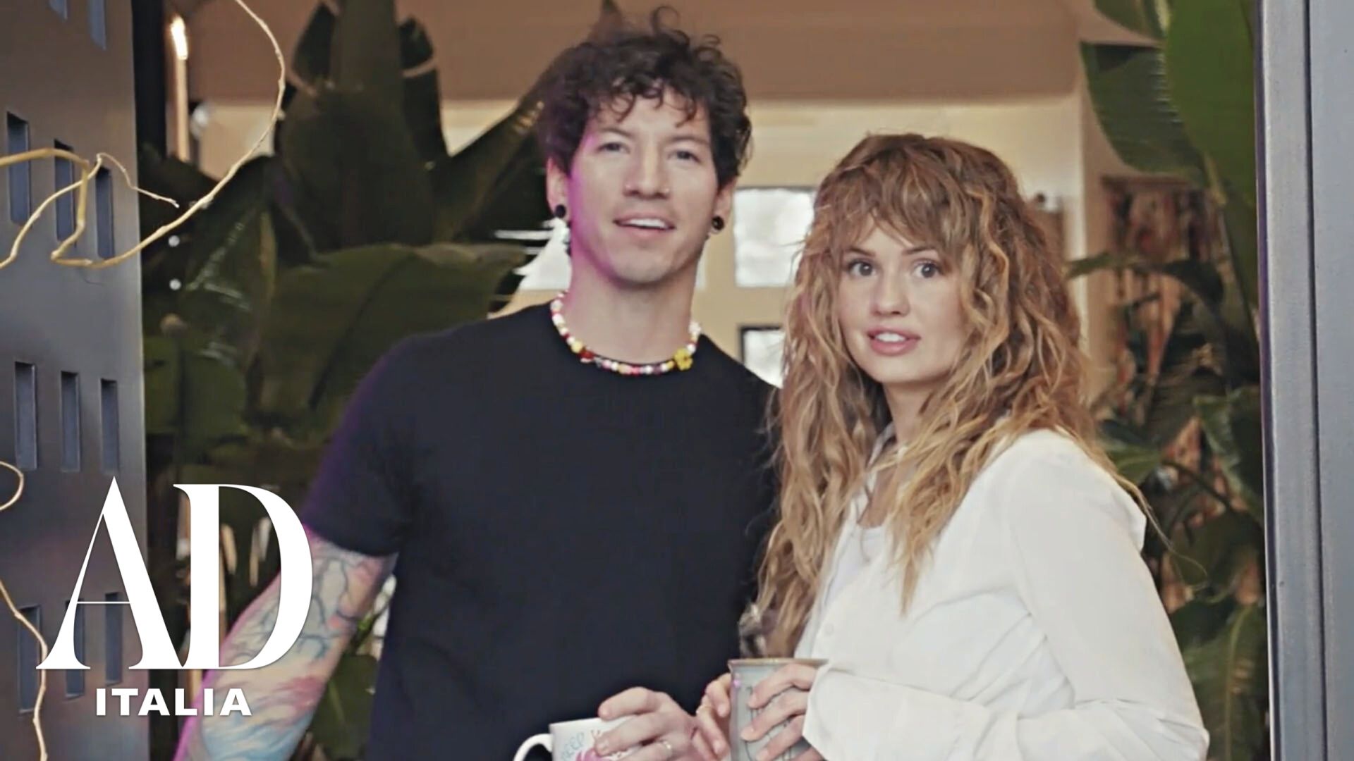 Watch Debby Ryan e Josh Dun: tour nella loro affascinante casa in Ohio ...