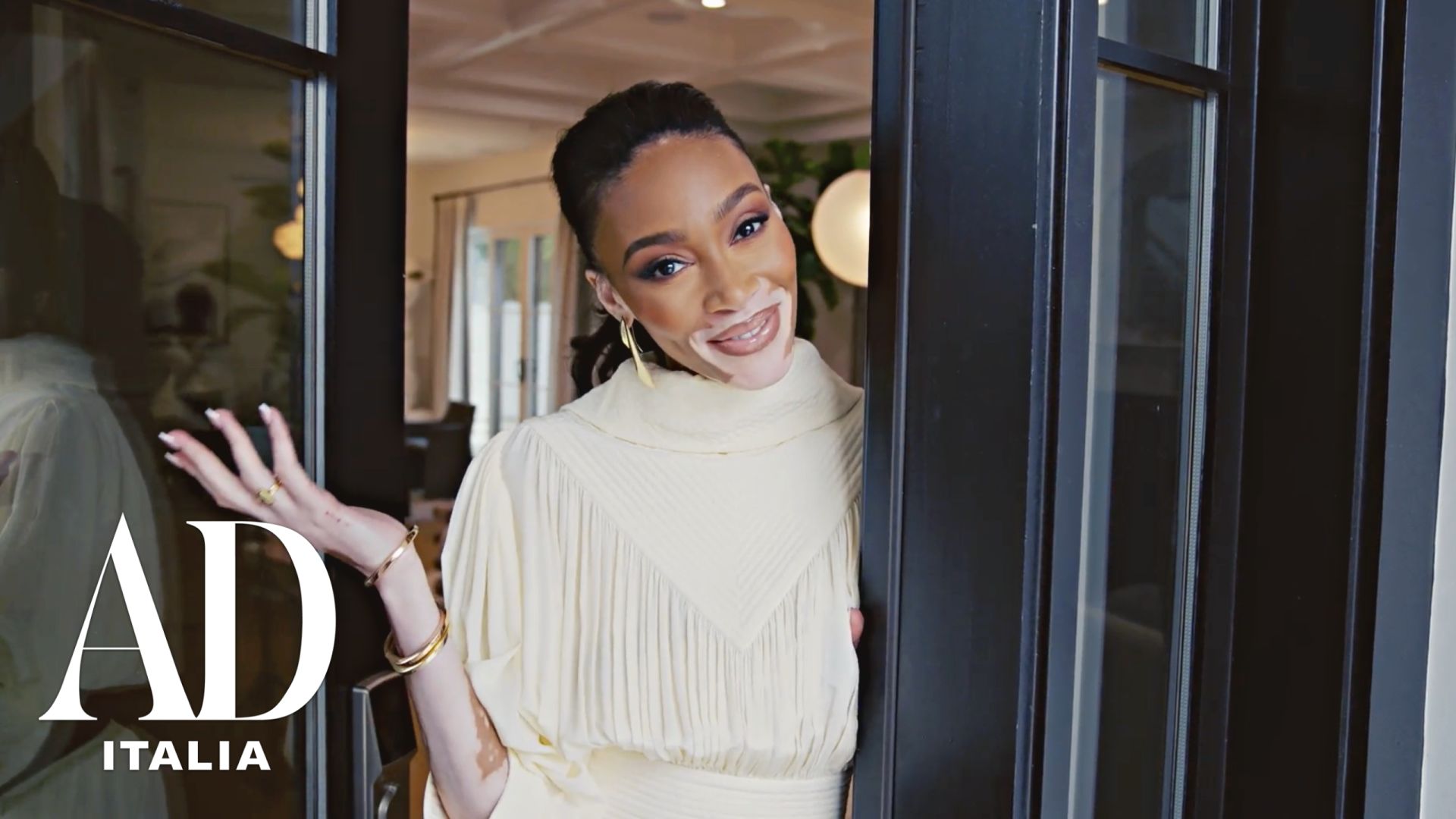 Watch Winnie Harlow: tour della sua casa di Los Angeles ispirata a ...