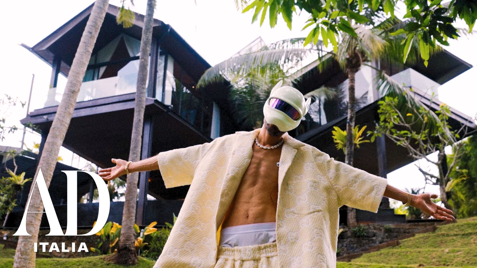 Watch CRO: a Bali per un tour dell'incantevole casa del rapper tedesco ...