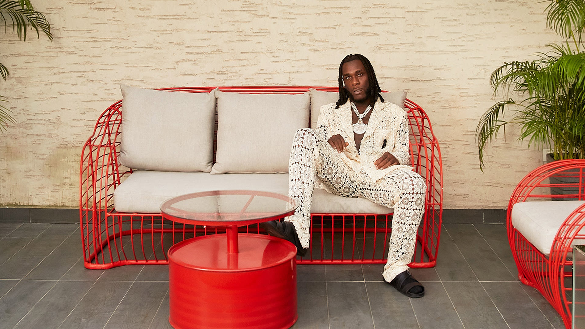 Watch La espectacular mansión en Lagos, Nigeria, del cantante Burna Boy ...