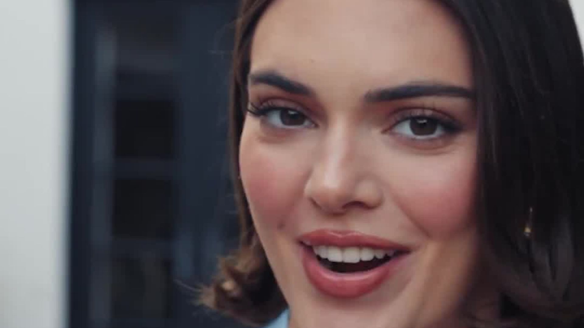 Watch Kendall Jenner nos enseña su casa por Navidad | Architectural ...