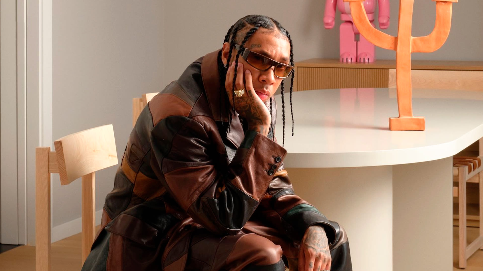 Watch Tyga nos enseña su casa en el corazón de Barcelona | De puertas ...