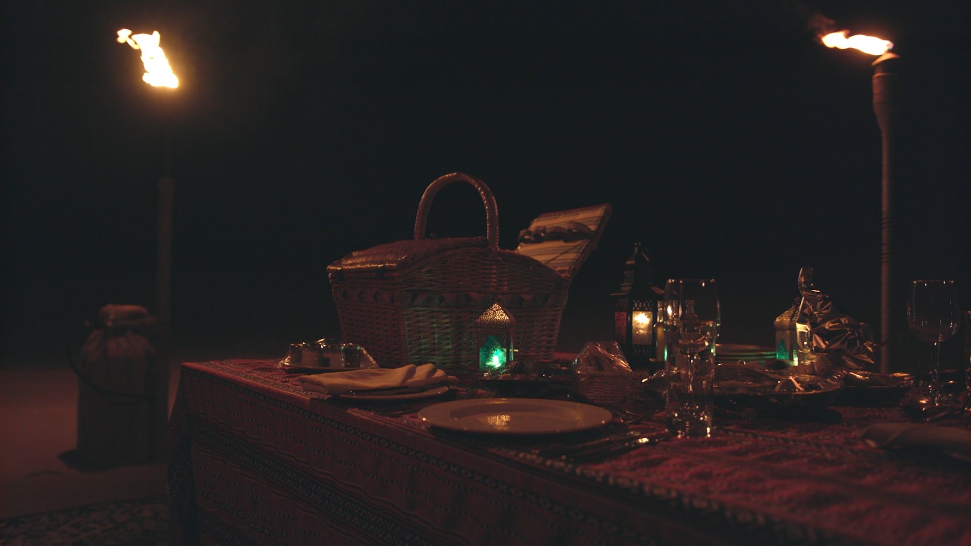 Watch Have Dinner in the Dunes by Torchlight at Dubai’s Al Maha | Eat ...