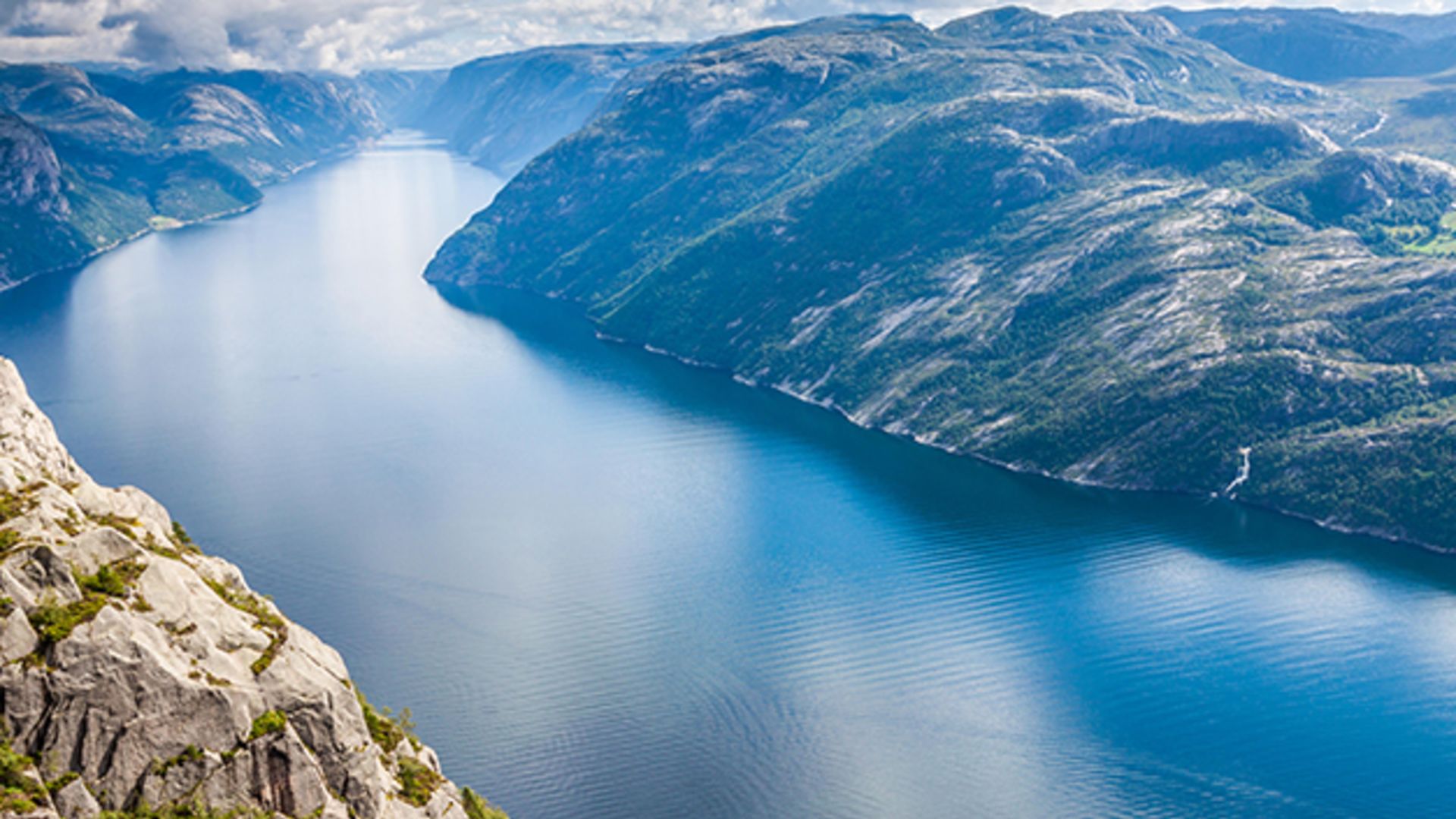 Watch Cinco destinos europeos para una escapada en soledad | Traveler