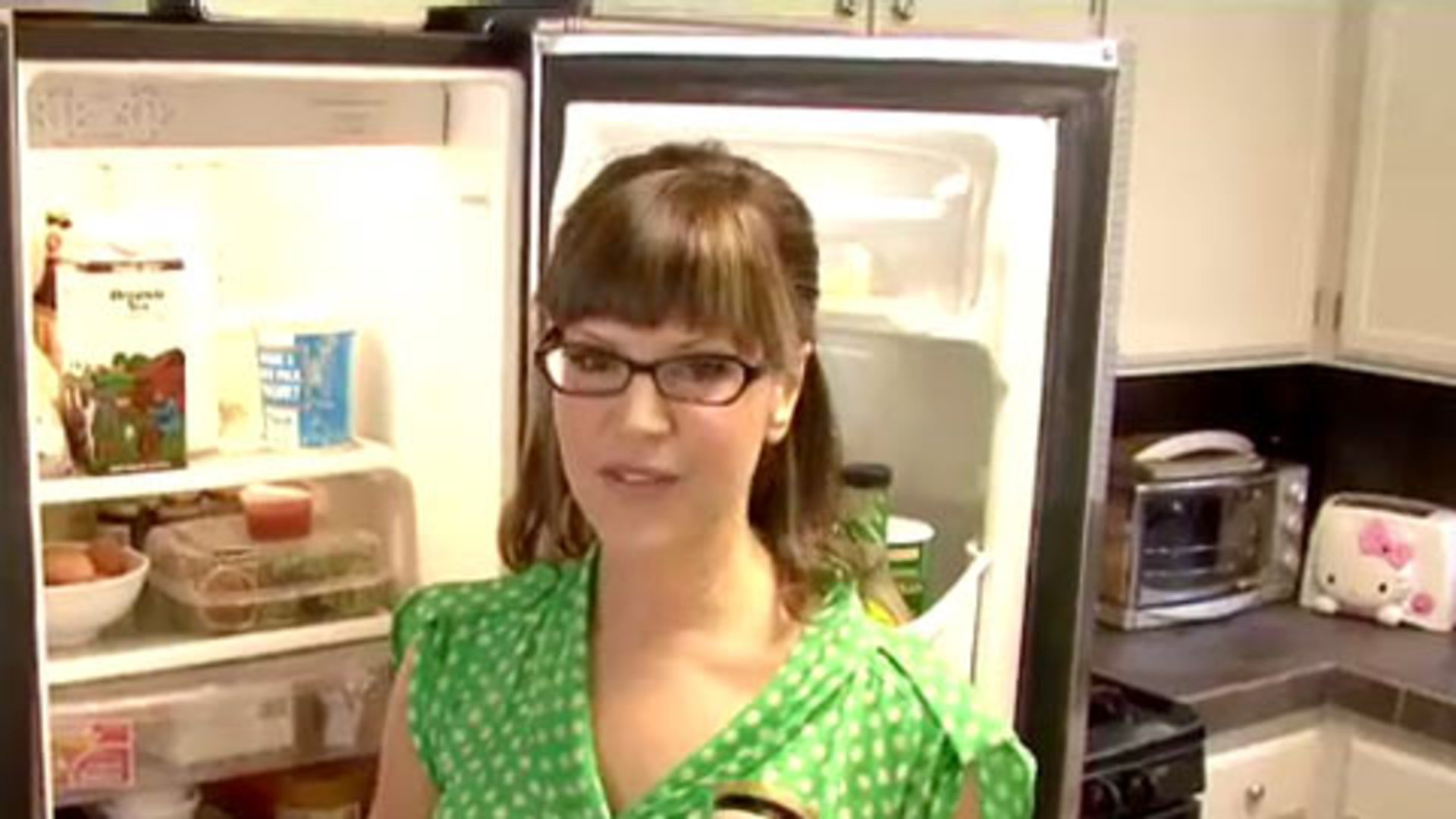 Watch Tour Lisa Loeb's Kitchen | Celebrity Cooks | Epicurious