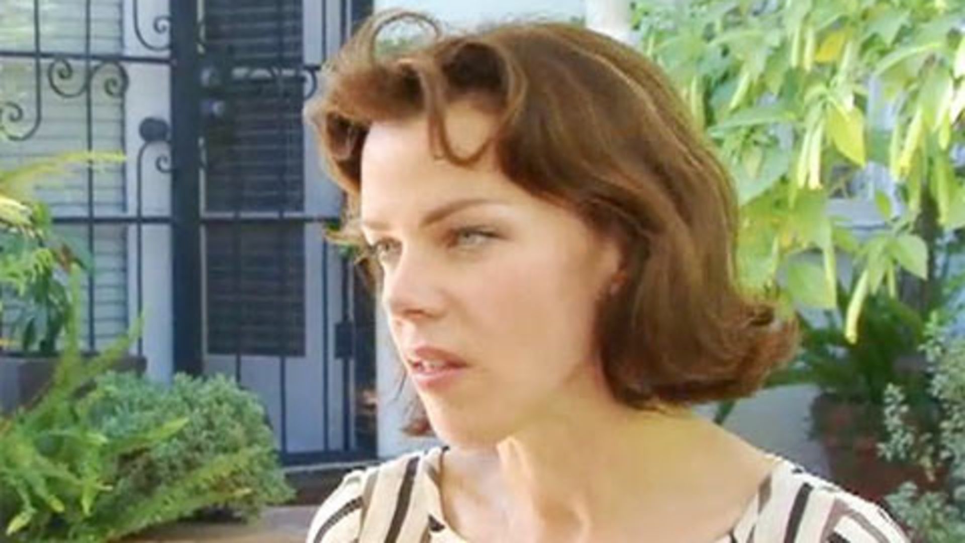 Watch Debi Mazar's Vintage Tablesetting Tips | Celebrity Cooks | Epicurious