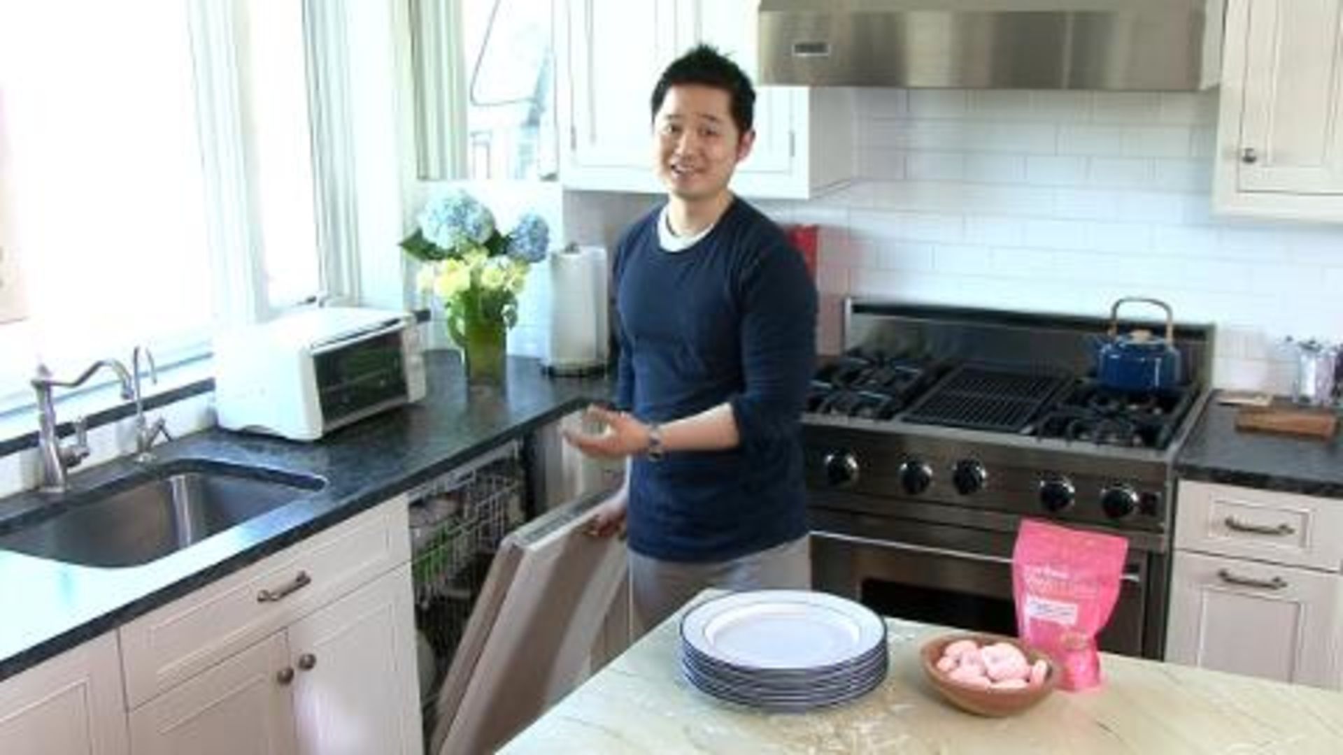 Watch Green Kitchen: Dishwashing Tips | Celebrity Cooks | Epicurious