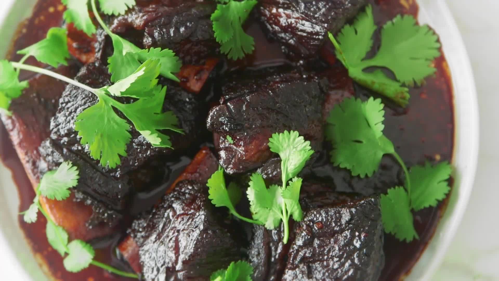 watch-how-to-make-3-ingredient-sweet-and-savory-short-ribs-3