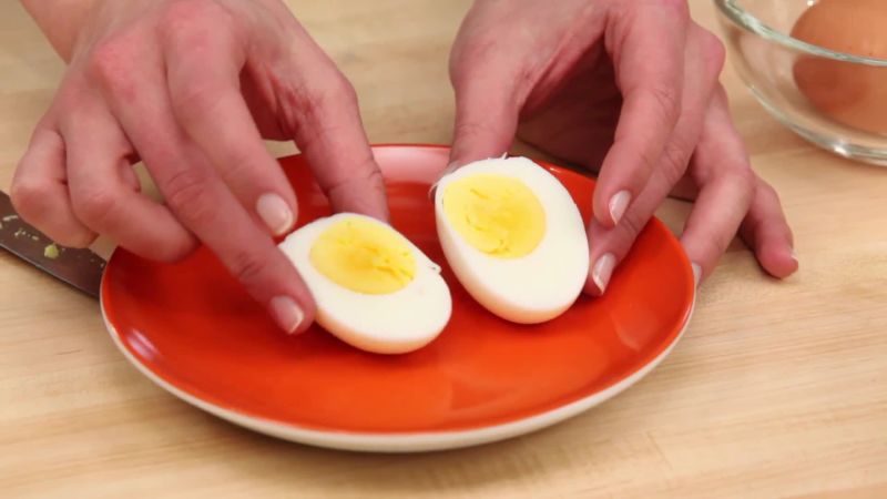 how to cook hard boiled eggs without smell