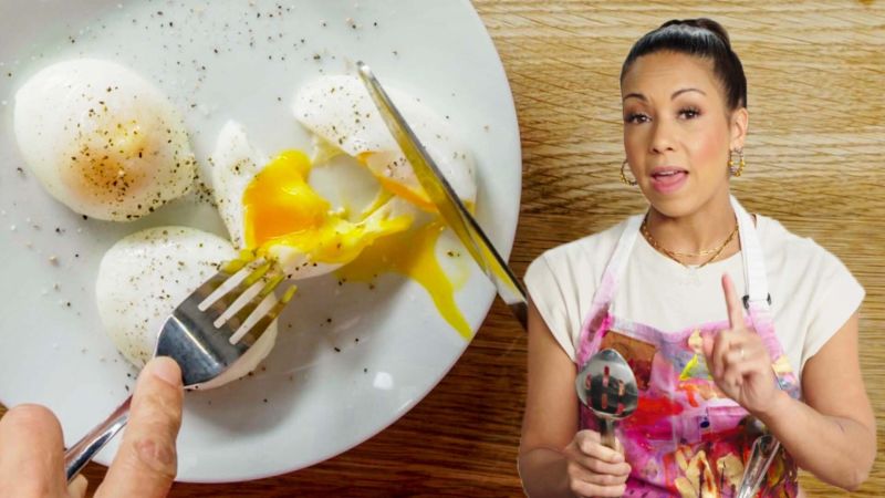 how do you make poached eggs with vinegar