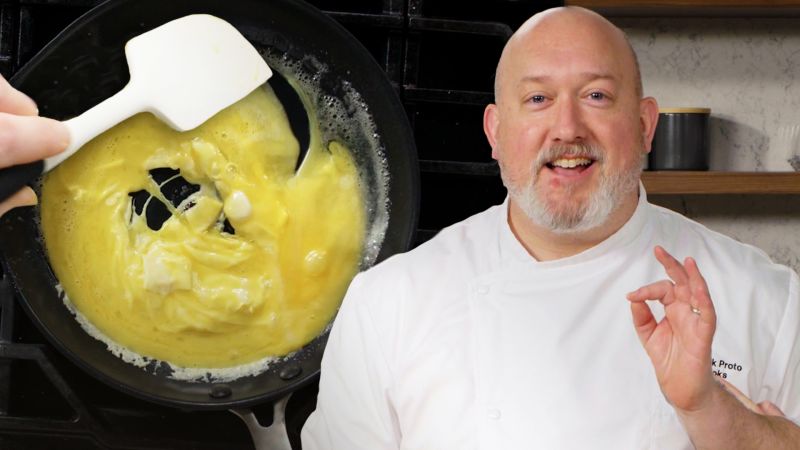 how to cook scrambled eggs like a chef
