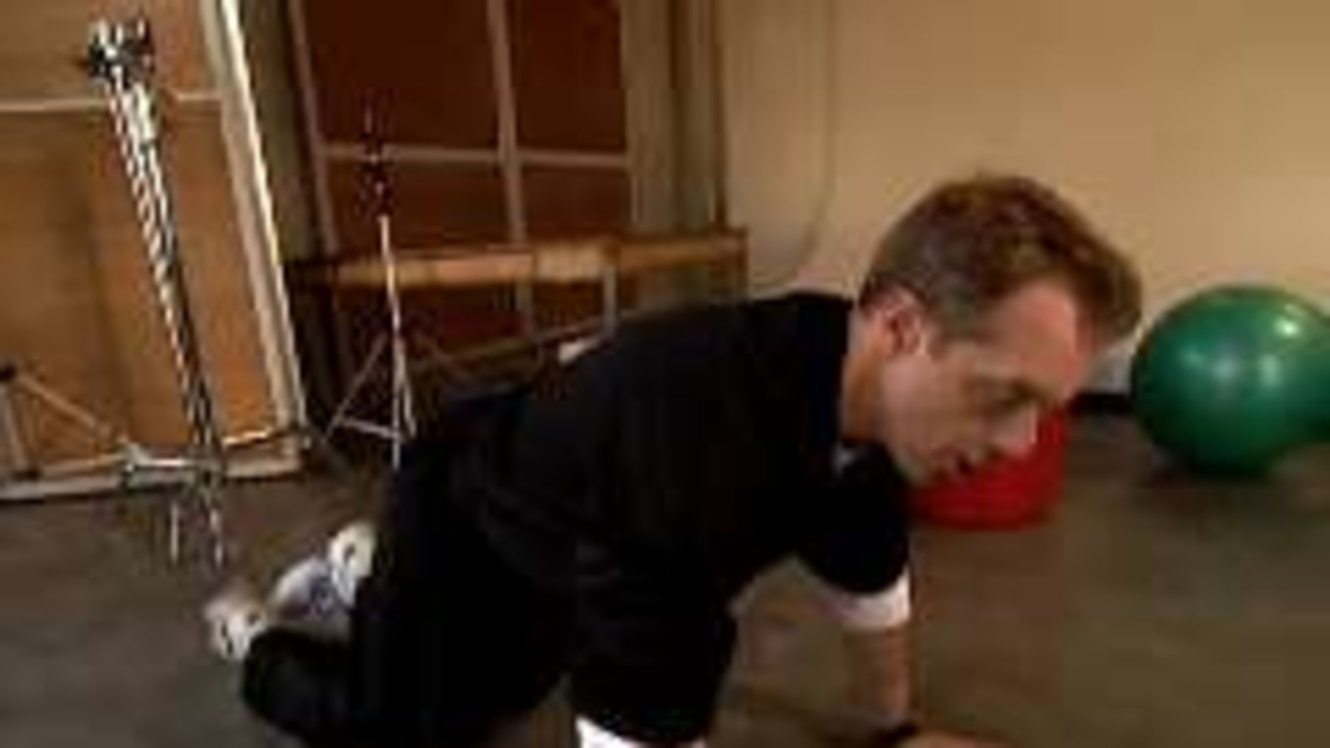 Watch 3 Shape-Up Exercises From Trainer Gunnar Peterson | Glamour