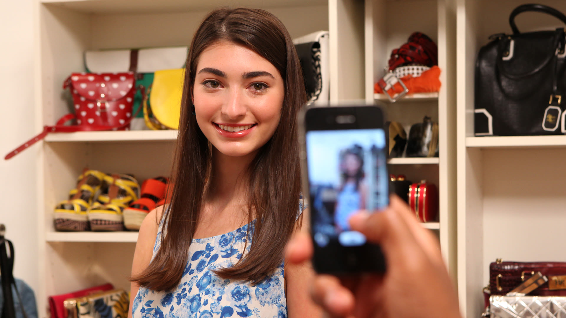 Watch Picking the Perfect Outfit for an Online Dating Profile Pic ...