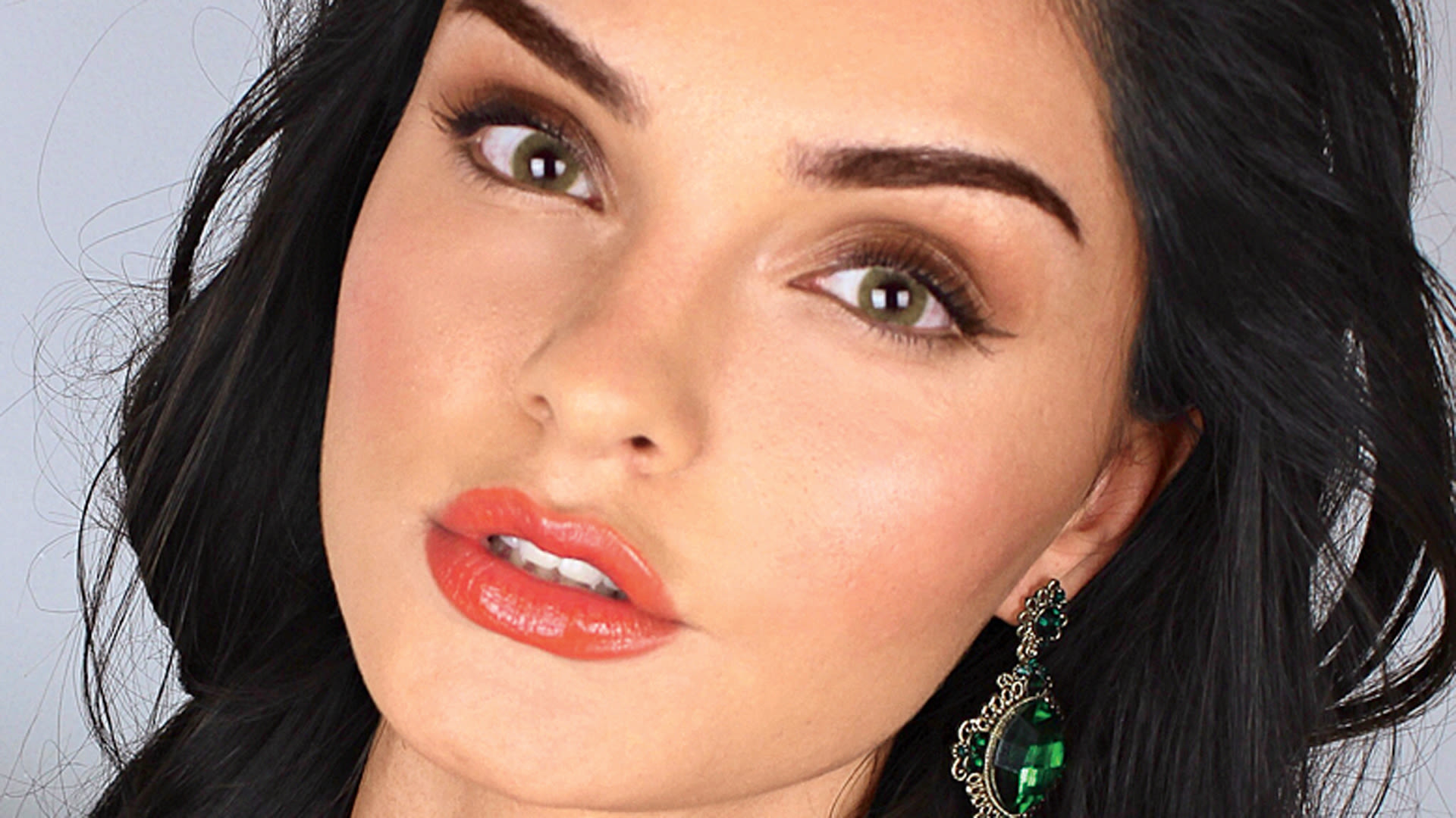 Watch Dsquared2 Bombshell Makeup Tutorial by Evon Wahab | Glamour