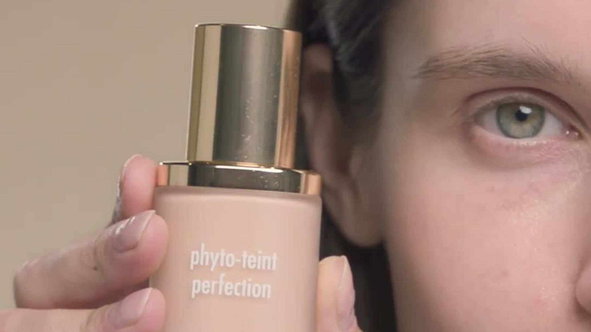 Watch Sisley fundation tutorial | Glamour