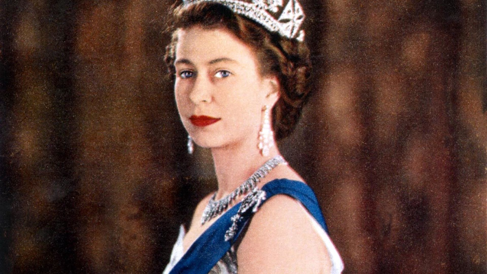 Watch Glamour Answers: todo sobre Isabel II