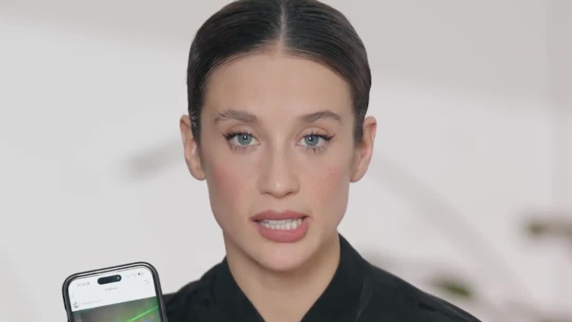 Watch María Pedraza nos enseñas sus likes de Instagram