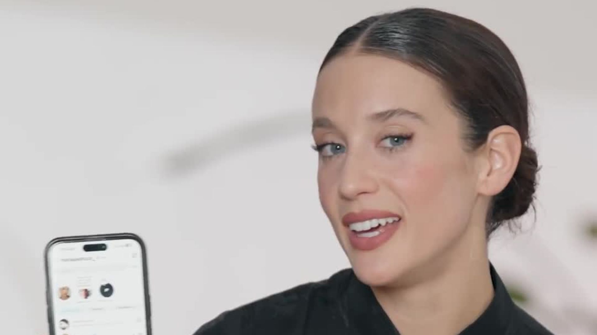 Watch María Pedraza nos enseña sus MD de Instagram