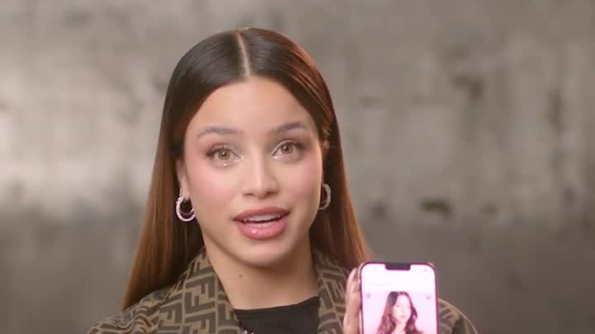 Watch Emilia nos enseña sus likes de Instagram