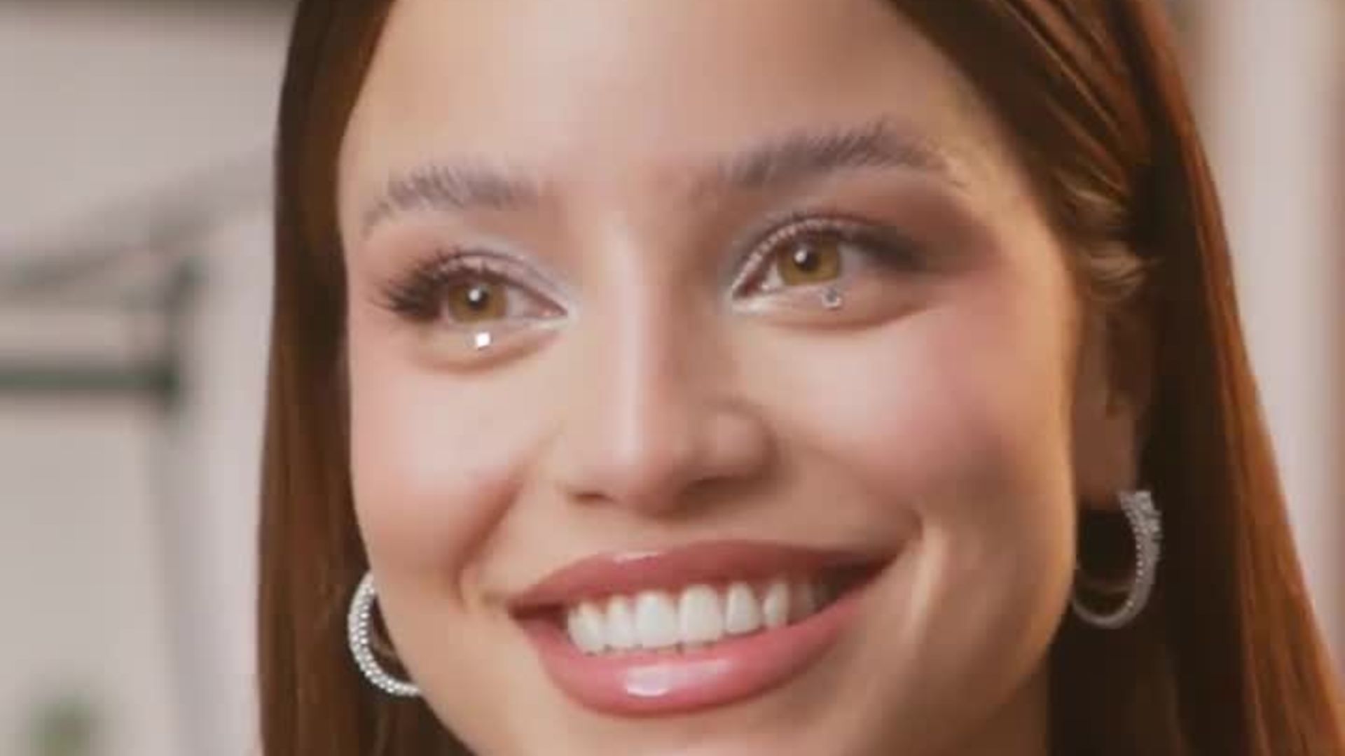 Watch ¿Qué guarda Emilia en su Instagram?