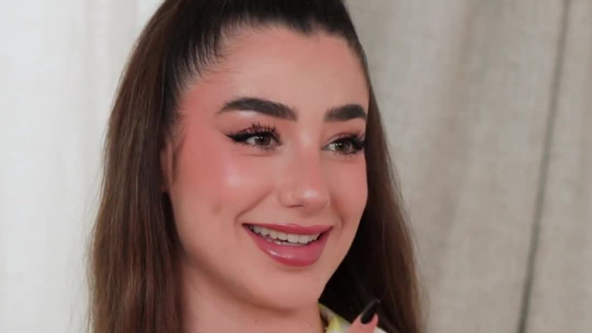 Watch Lola Lolita: su cepillo salvavidas