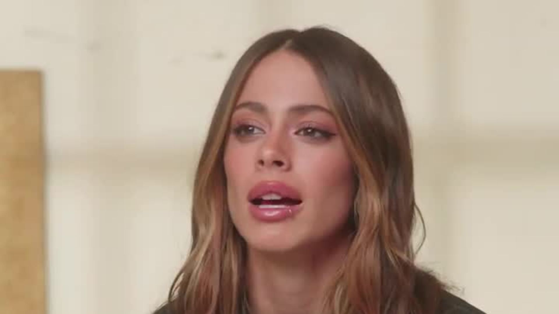 Watch Tini: ¿Cuándo empezó a maquillarse?