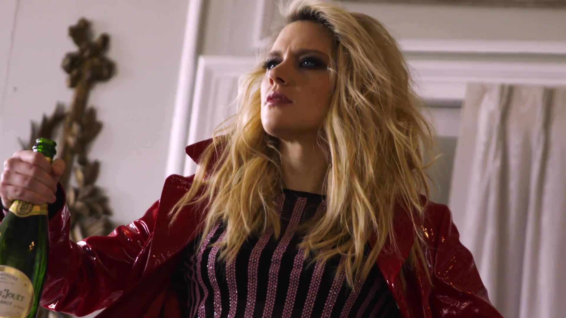 Watch Kate McKinnon Lets Her Funny Flag Fly | GQ