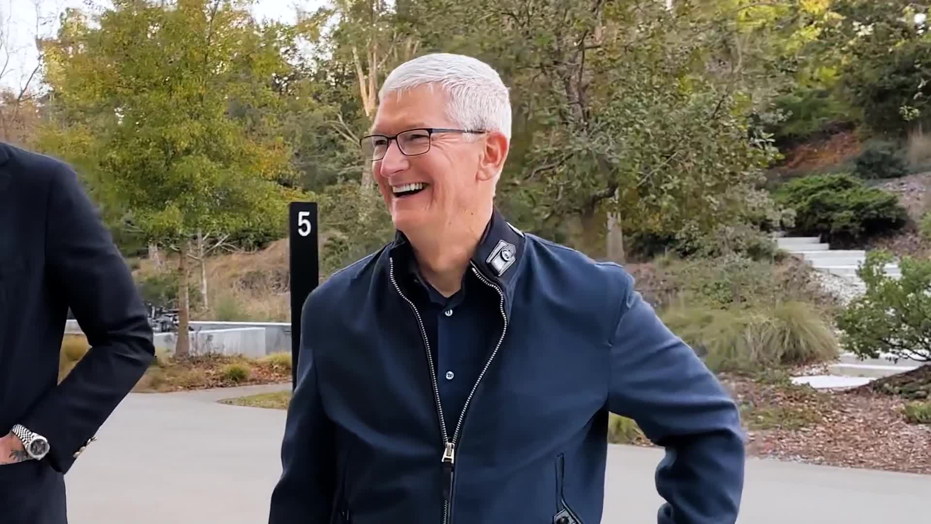 Watch GQ Global Creativity Awards: Tim Cook | GQ