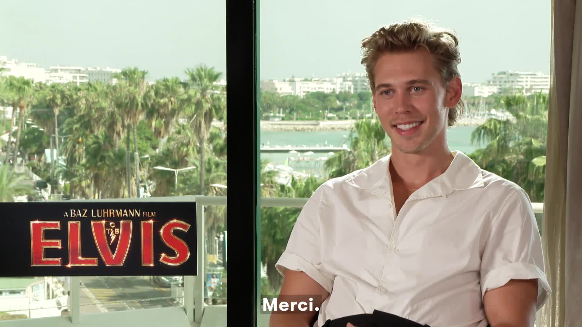 Voir Austin Butler, à l'affiche du film Elvis répond aux questions de ...