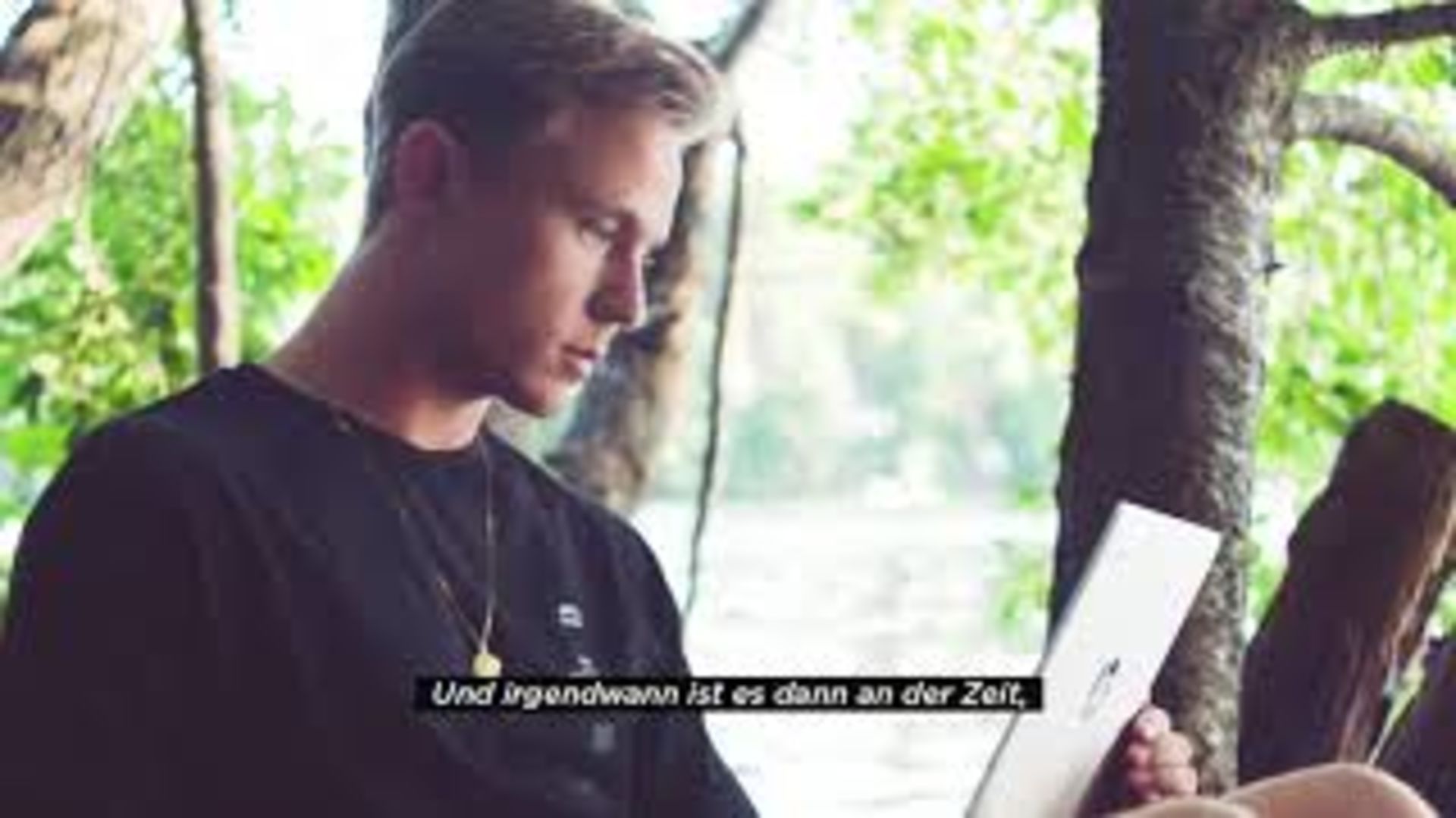 Watch New Work goes Hollywood: Im Talk mit Netflix-Star Dennis Mojen ...