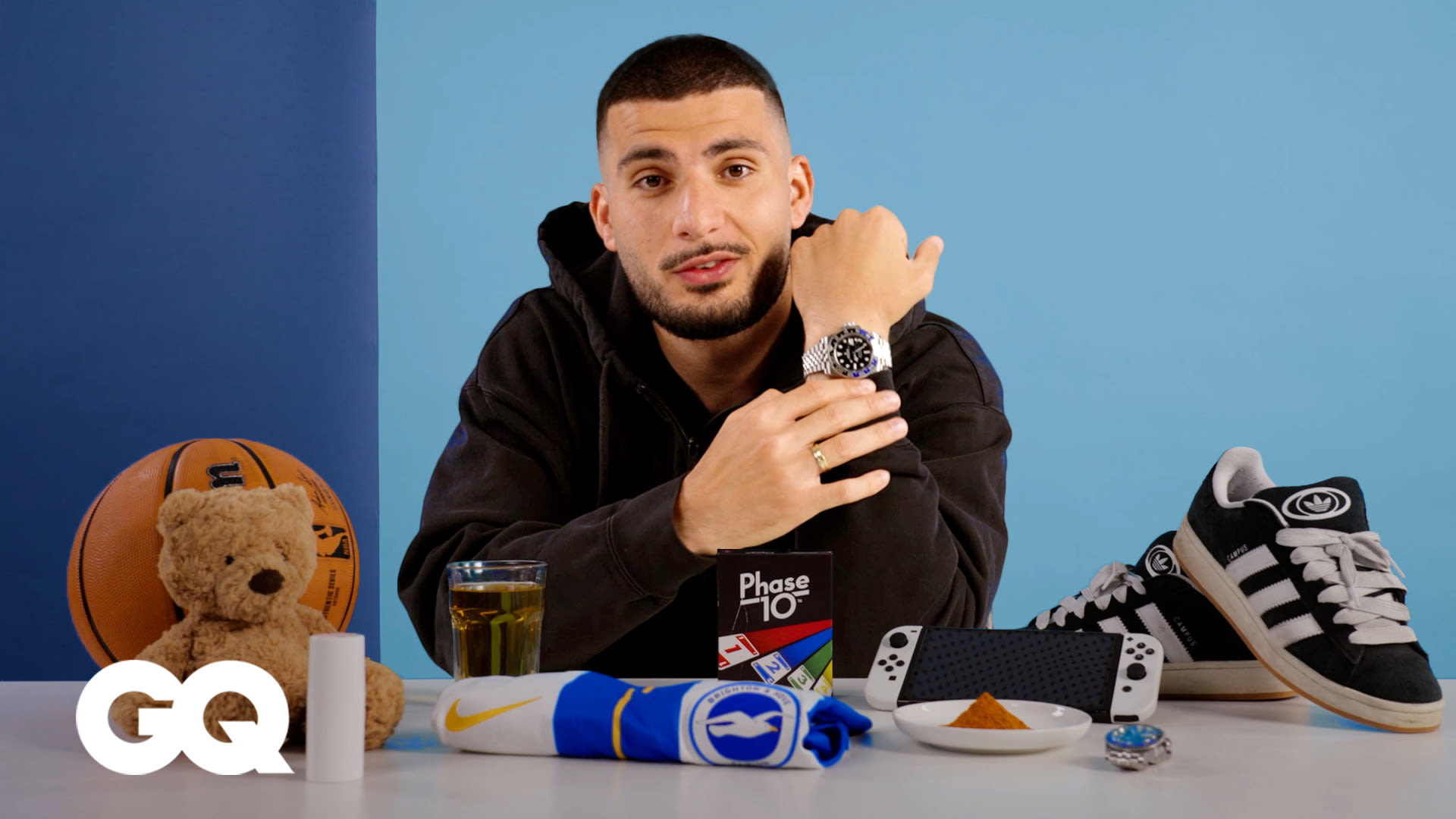 Watch DENIZ UNDAV: 10 Dinge, ohne die der VfB-Spieler nicht leben kann | 10 Essentials | GQ ...