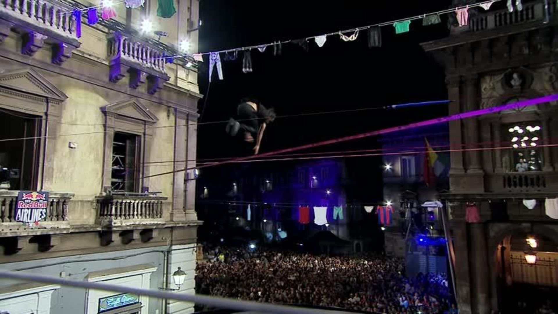 Watch Red Bull Airlines, i campioni dello slackline | GQ Italia