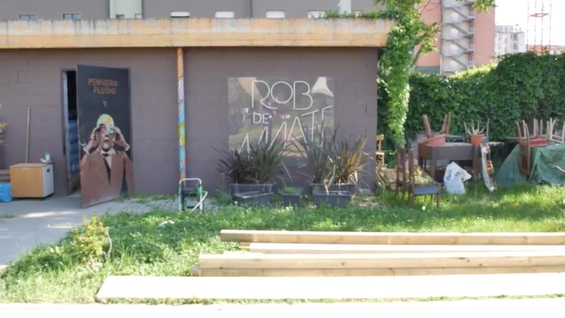 Watch pacchi alimentari Rob de Matt volontari per l'emergenza | GQ Italia