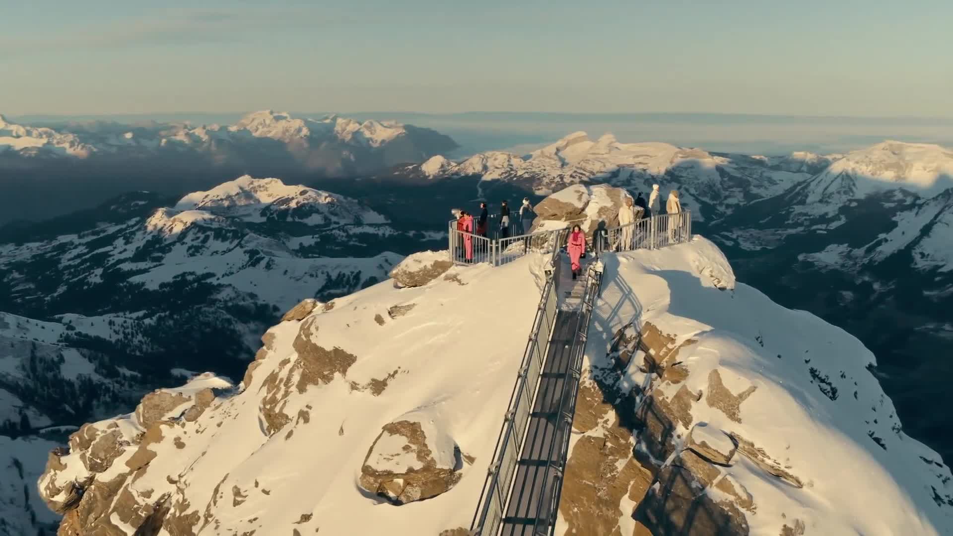 Watch Ecco la collezione Autunno/Inverno 2024 di GUESS | GQ Italia