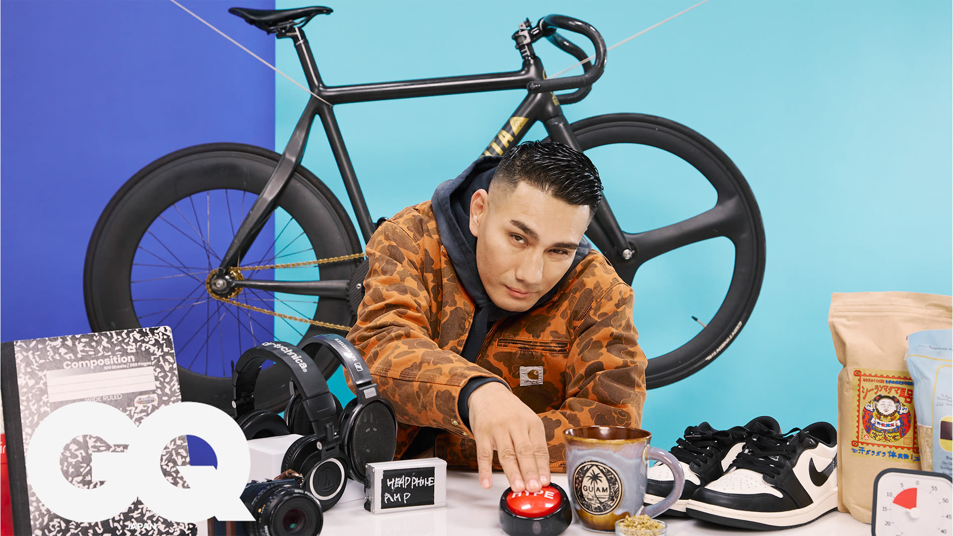 Watch AKLOの人生に欠かせない10のアイテム | 10 Essentials | GQ JAPAN