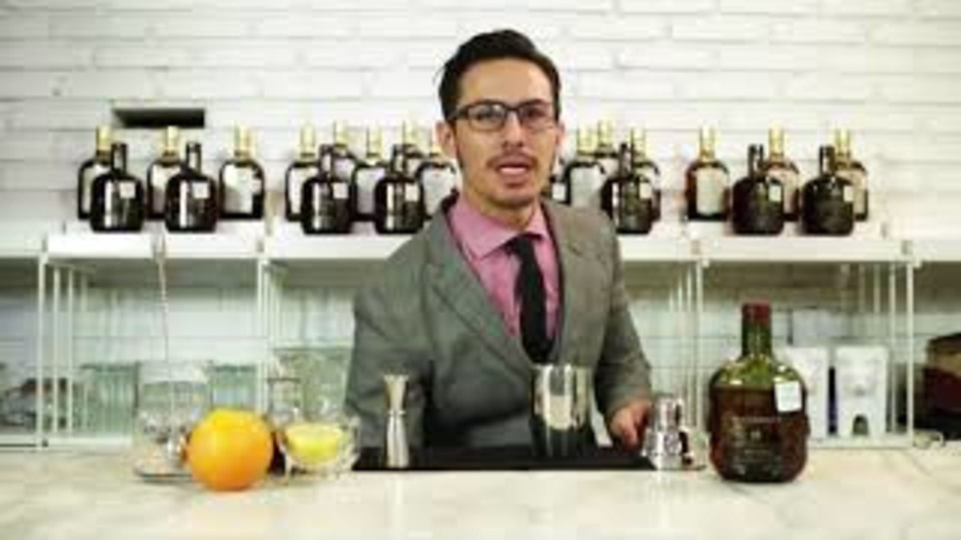 Watch Sesiones de coctelería GQ con Ricardo Nava | GQ