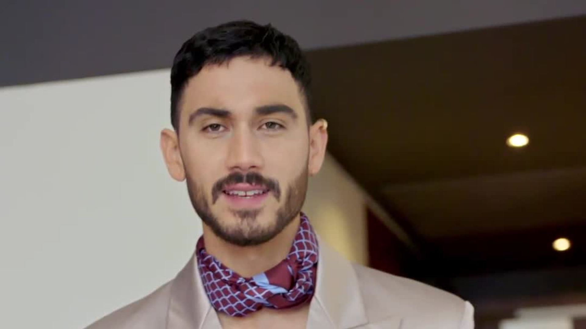 Watch GQ para Lacoste: Behind The Style Alejandro Speitzer | GQ